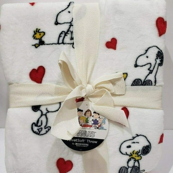 Berkshire | Bedding | Berkshire Peanuts Snoopy Hearts Valentine Plush ...